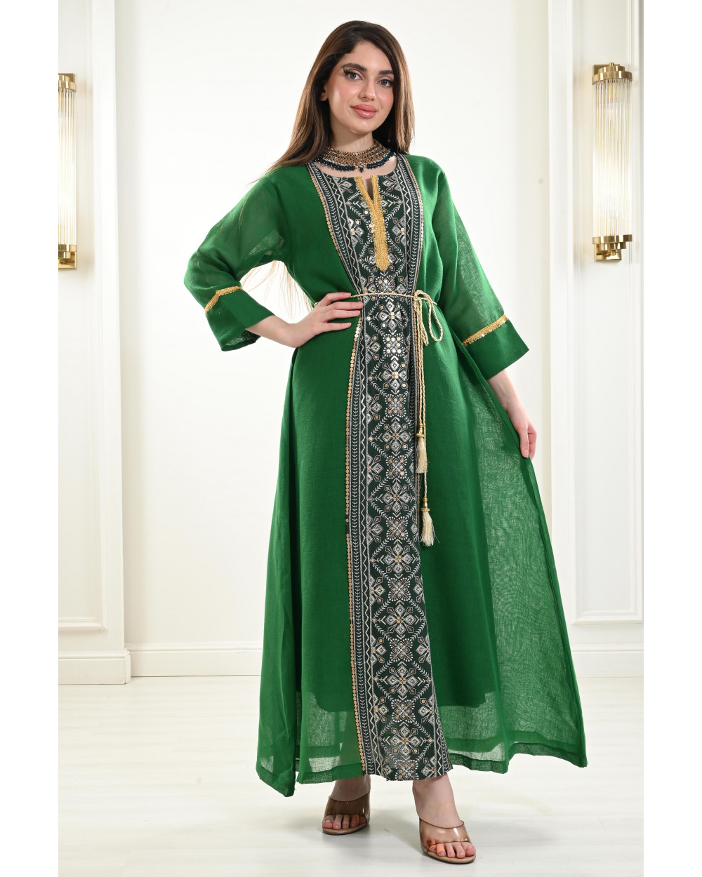 Jalabiya with a wide and long design